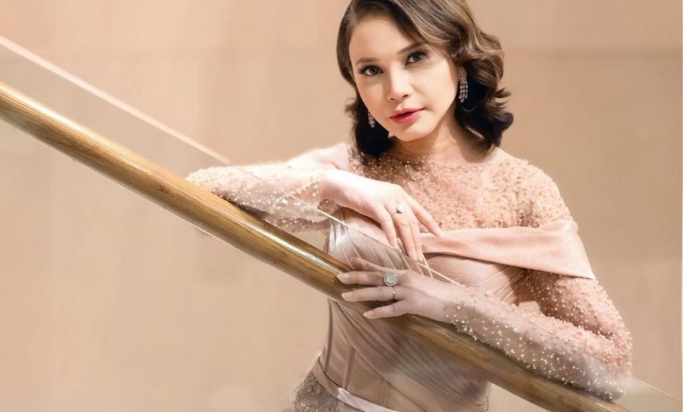 Rossa Dokumentasikan Diri lewat Film ‘All Access to Rossa 25 Shining ...